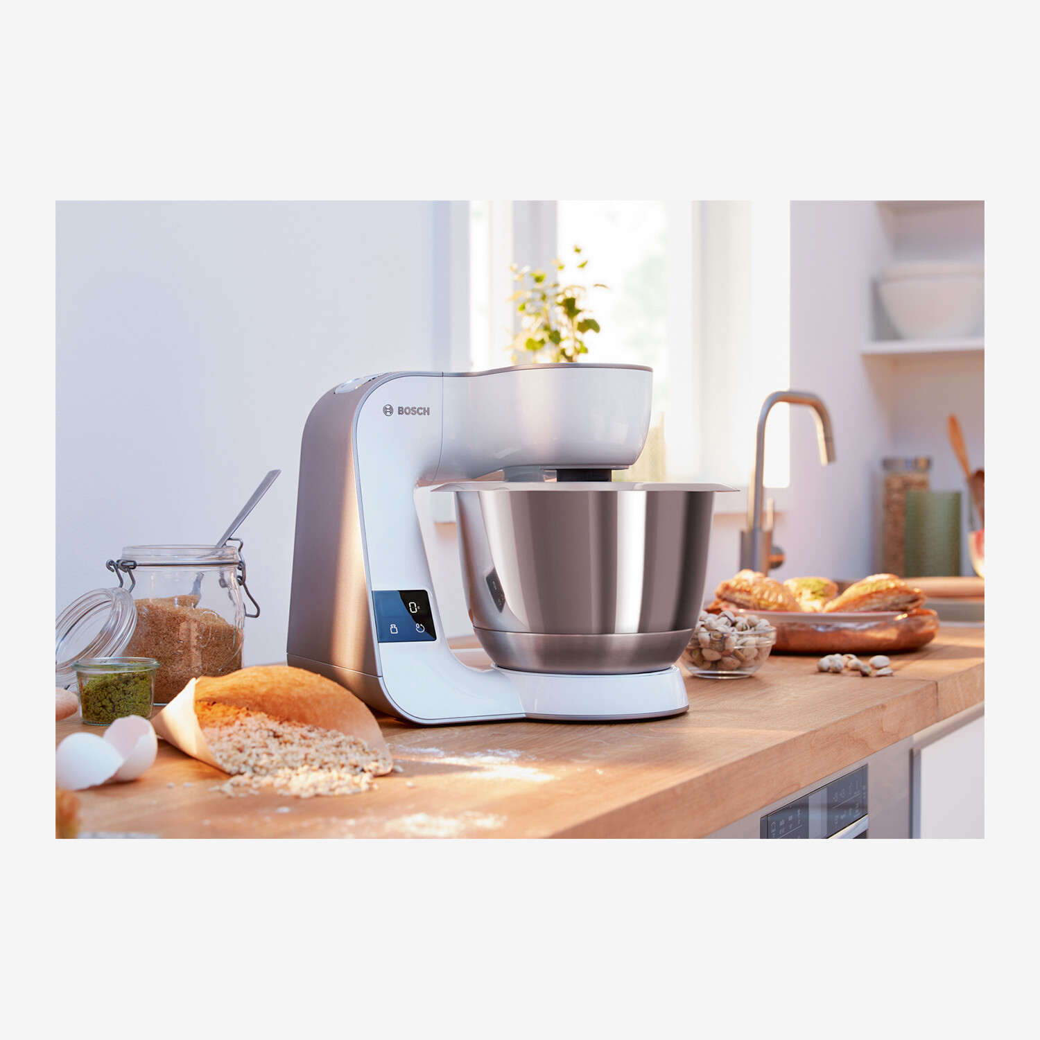 Bosch MUM5XW20 Scale Kitchen Machine, White - Lufthansa WorldShop