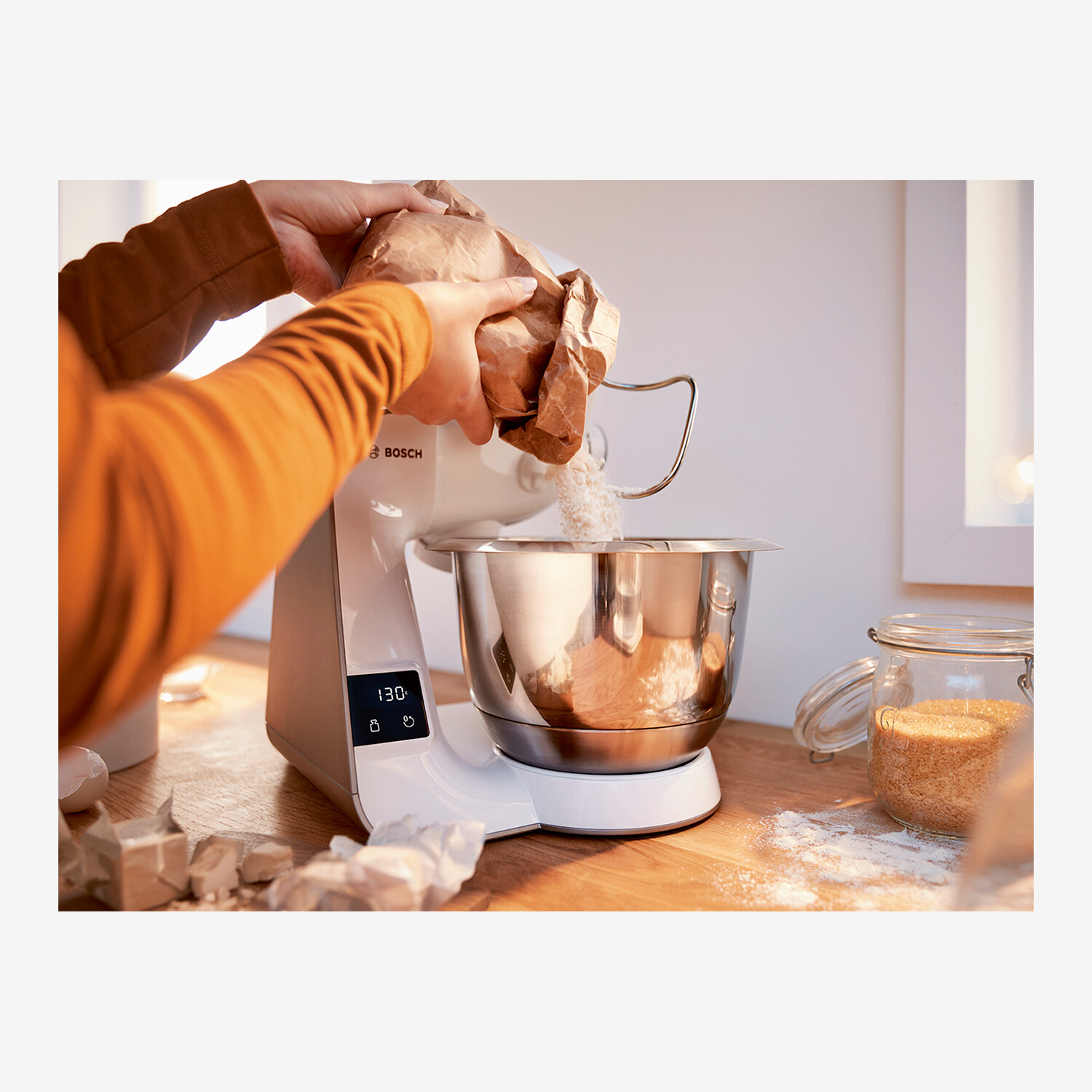 Bosch MUM5XW20 Scale Kitchen Machine, White - Lufthansa WorldShop