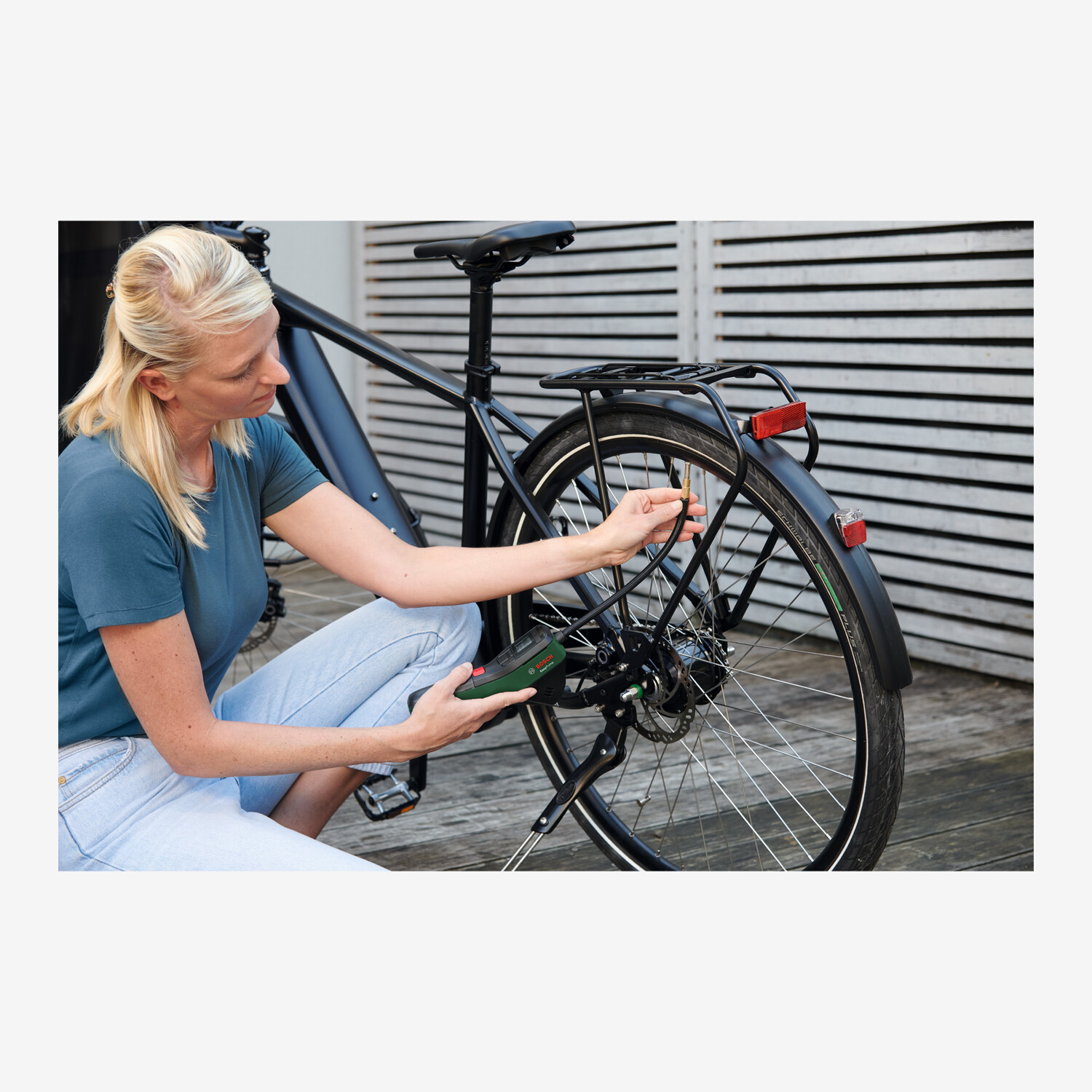 Bosch EasyPump Cordless Pneumatic Pump, Forest Green - Lufthansa WorldShop