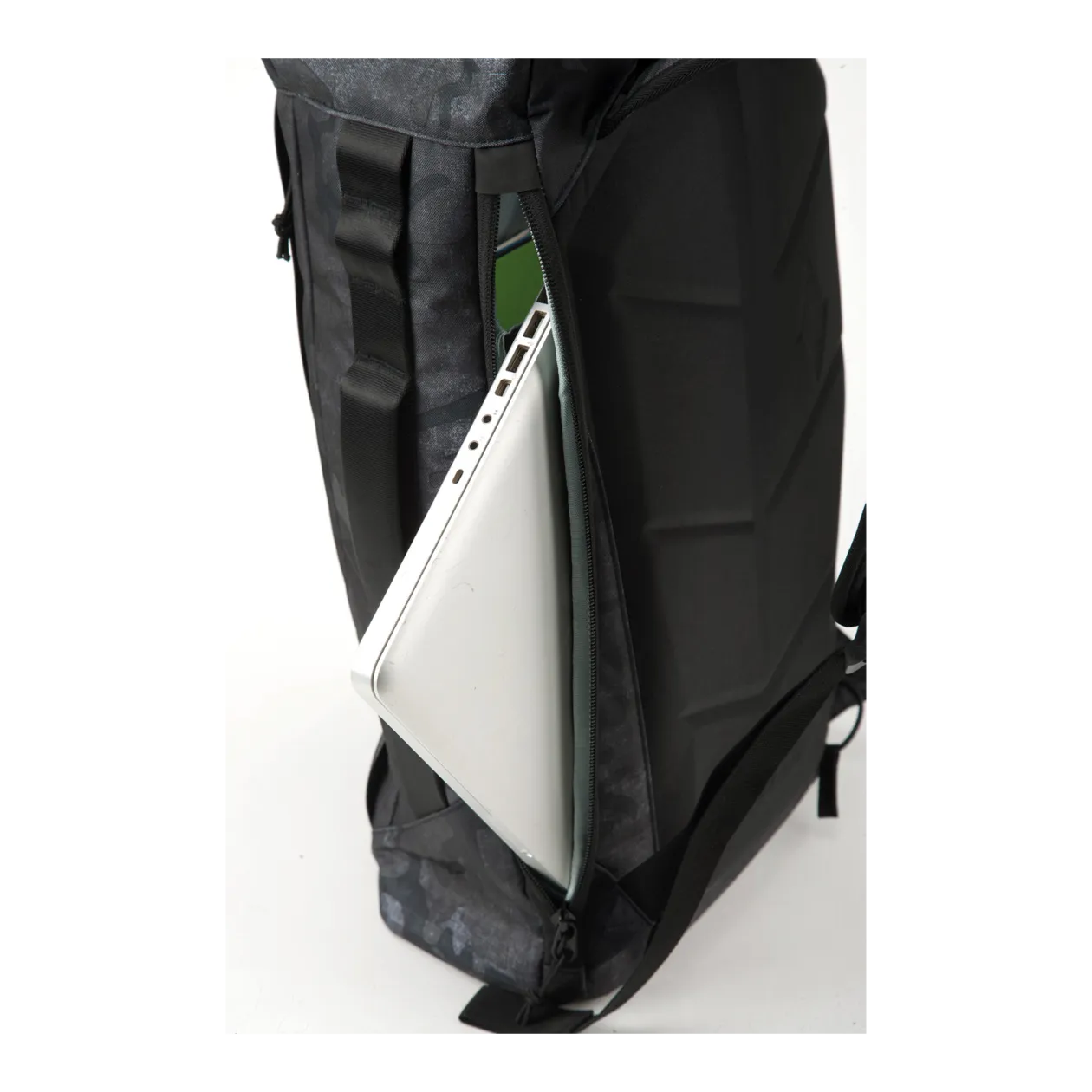 Nitro Scrambler Backpack, Tough Black - Worldshop